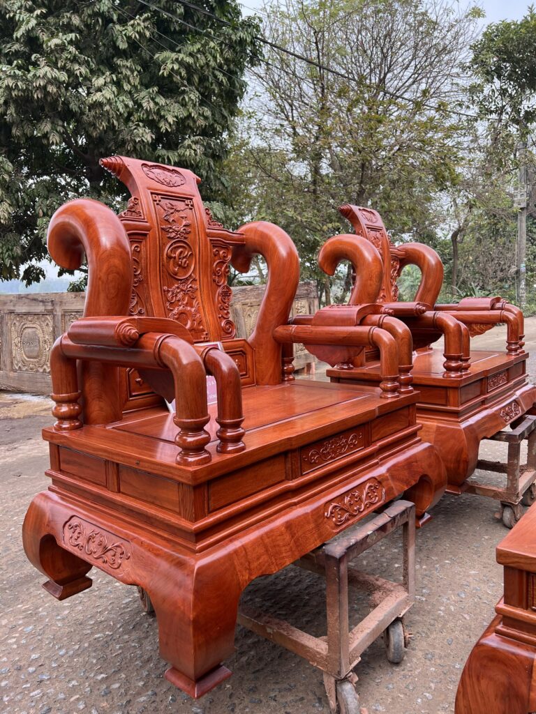 Bộ bàn ghế Tần Thủy Hoàng VIP chân 14 cột 12 siêu cong